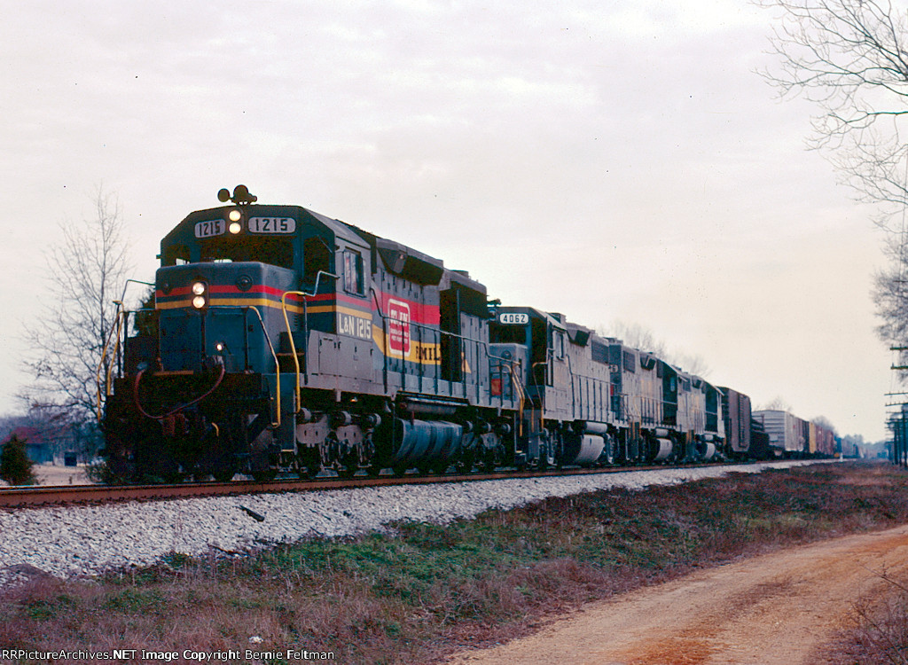 Louisville & Nashville SD35 #1215 is the second L&N SD35 to wear this number. Leading L&N ...